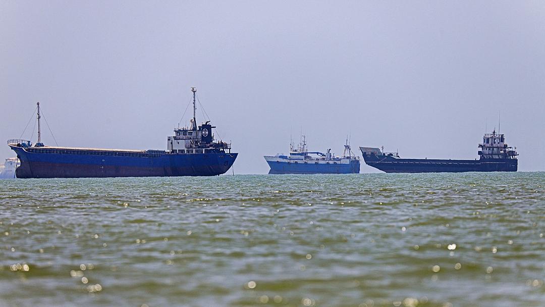 Verity - Iran Announces Closure of Strait of Hormuz Over Alleged Breach ...